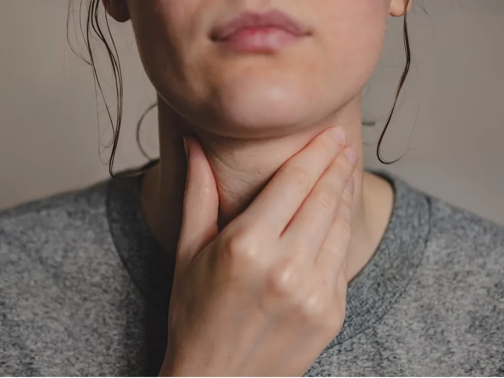 12+ Warning Signs Your Thyroid Might Not Be Working Properly - lifeonfour